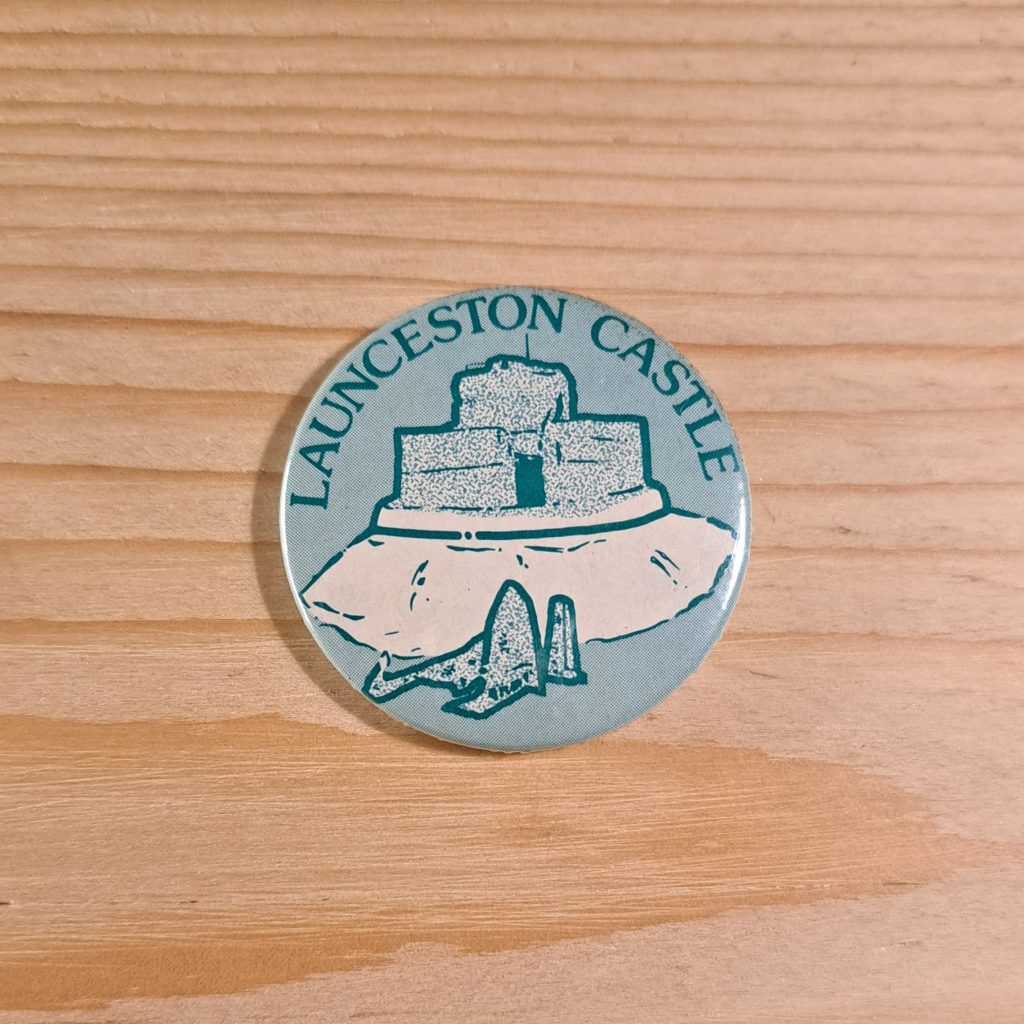 Launceston Castle – Vintage pin badge – Rainbow Badges