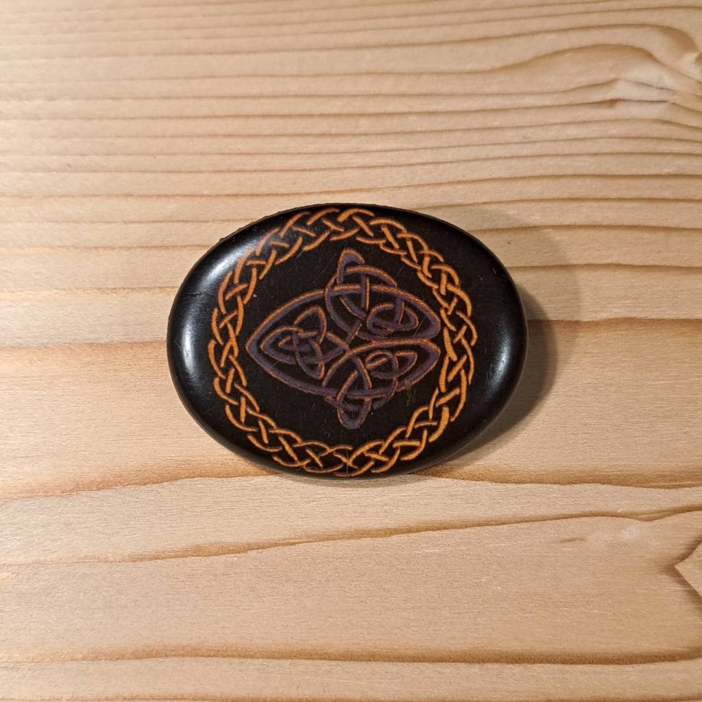 Celtic Knot – Vintage resin brooch pin – Rainbow Badges