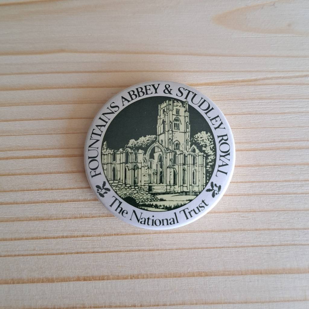 Rainbow Badges/Fountains abbey – Pin badge