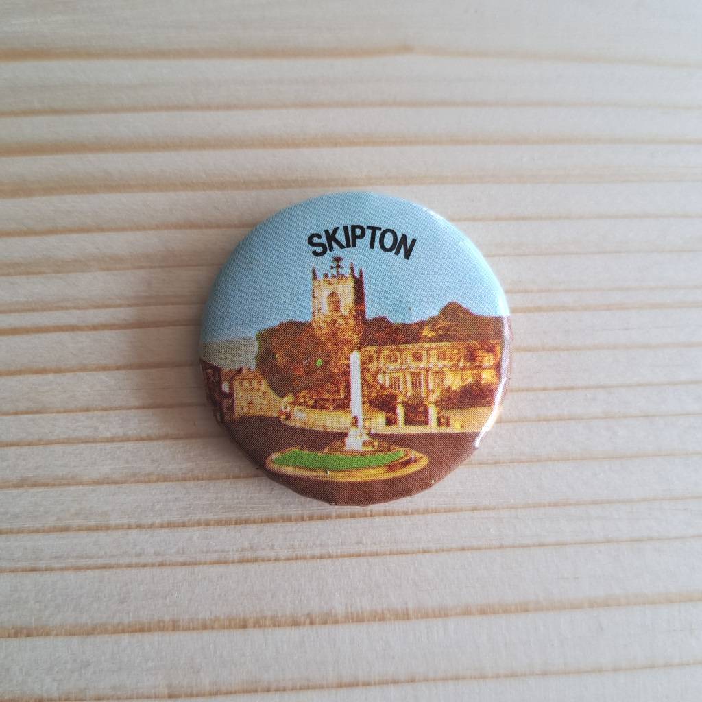 Rainbow Badges/Skipton – Vintage pin badge